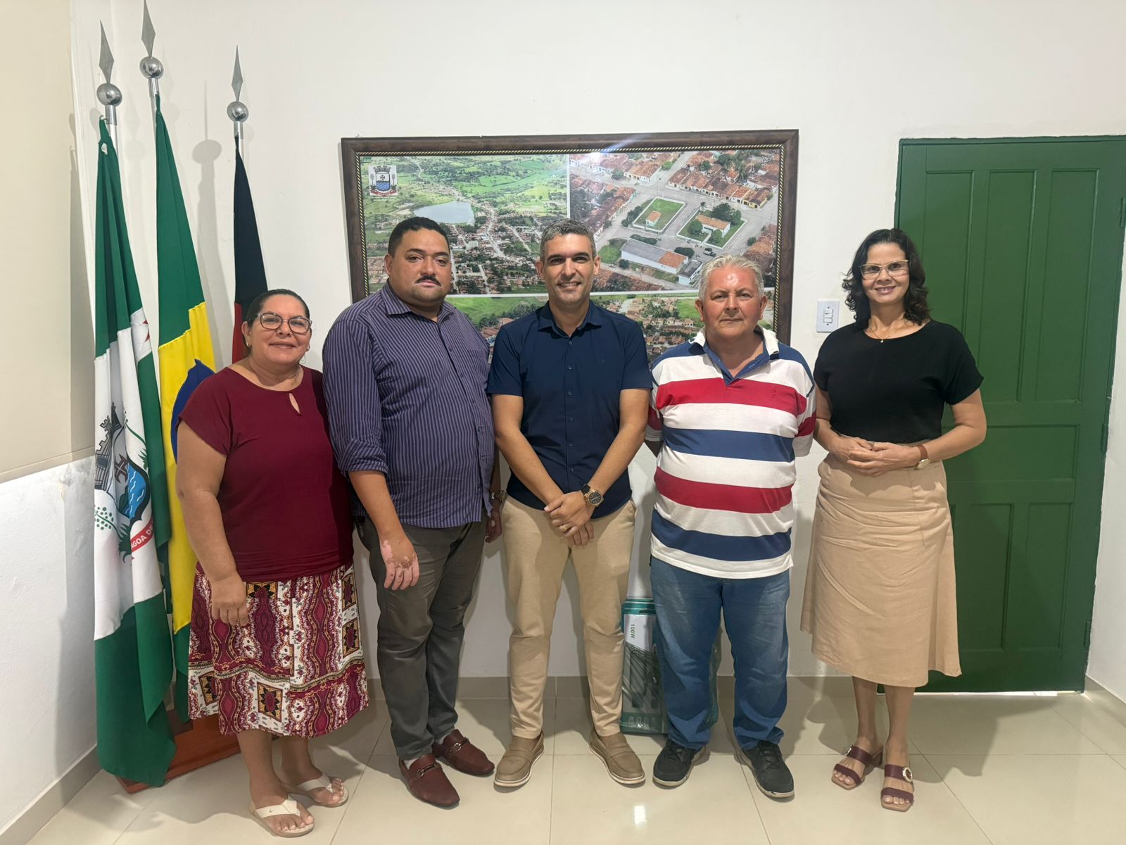 Prefeito Camaf Douglas anuncia a cantora Alice Maciel para o Dia do ...